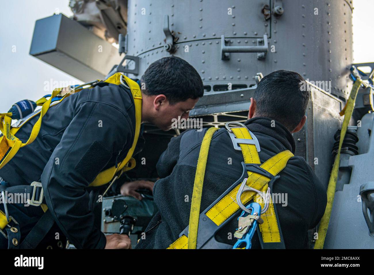 PACIFIC OCEAN (June 27, 2022) Fire Controlman 3rd Class Alexander ...