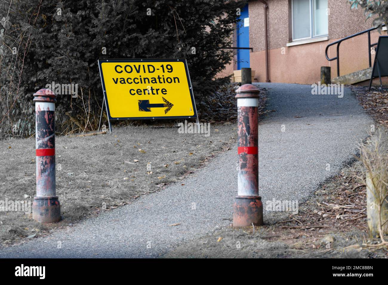 Vaccination medical centre for Covid-19 road sign Stock Photo - Alamy