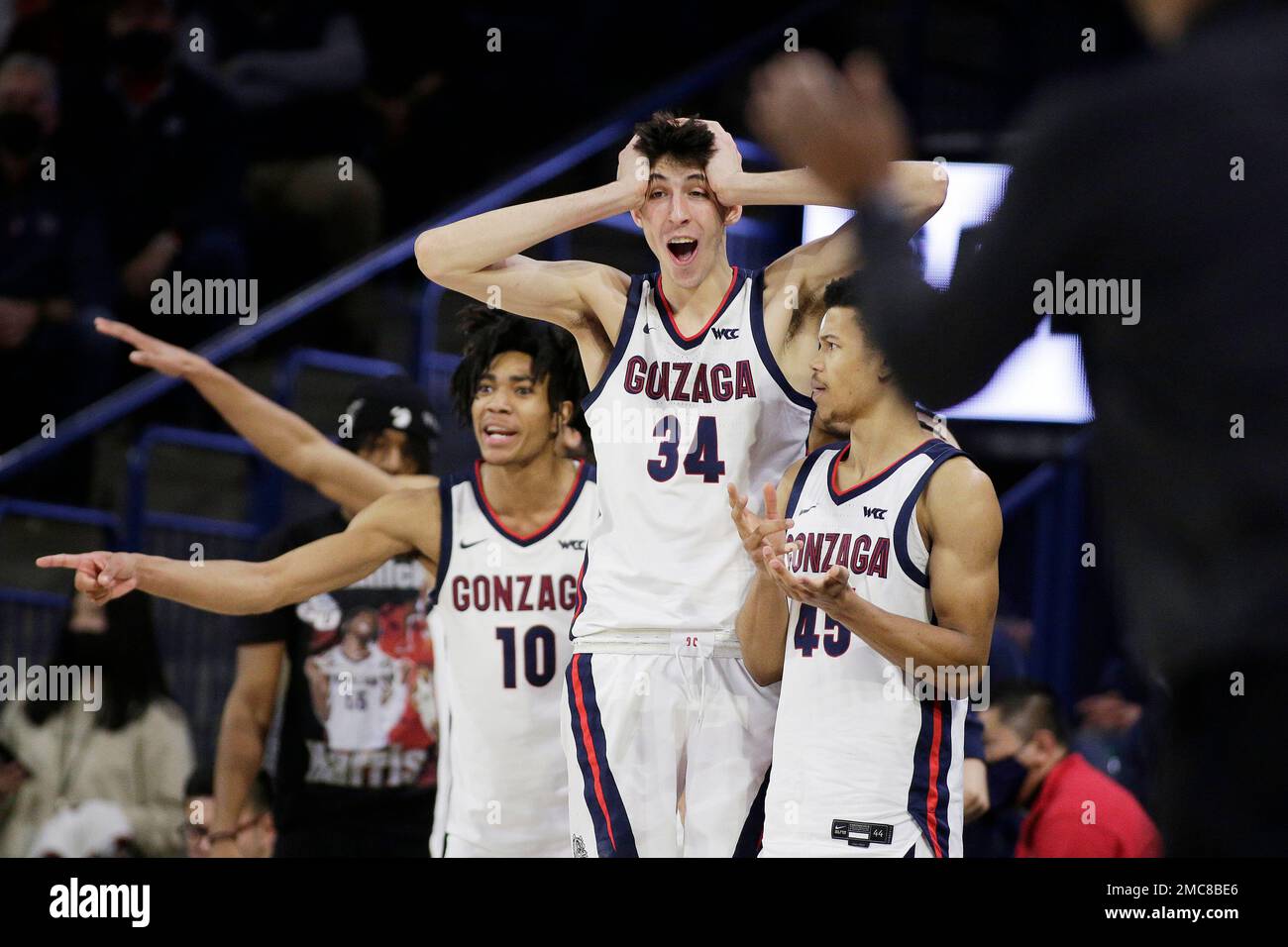 Gonzaga guard Hunter Sallis (10), center Chet Holmgren (34) and guard ...