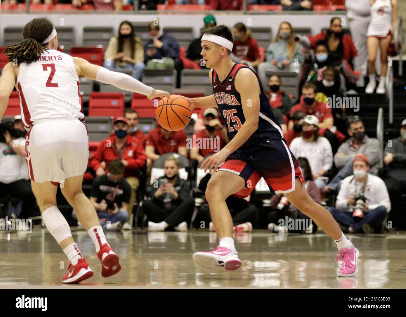 Arizona guard Kerr Kriisa (25) drives around Washington State guard ...