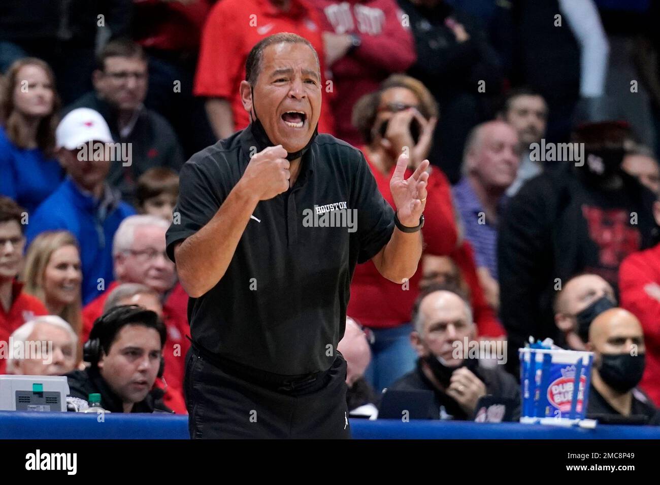Houston head coach Kelvin Sampson instructs his team in the first half ...