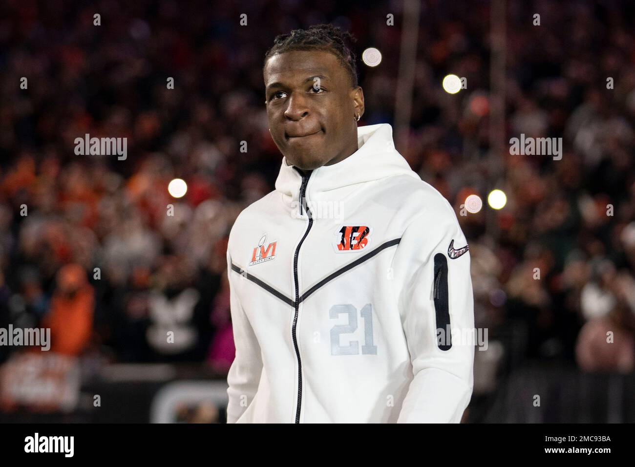 Cincinnati Bengals cornerback Mike Hilton (21) enters the field during ...