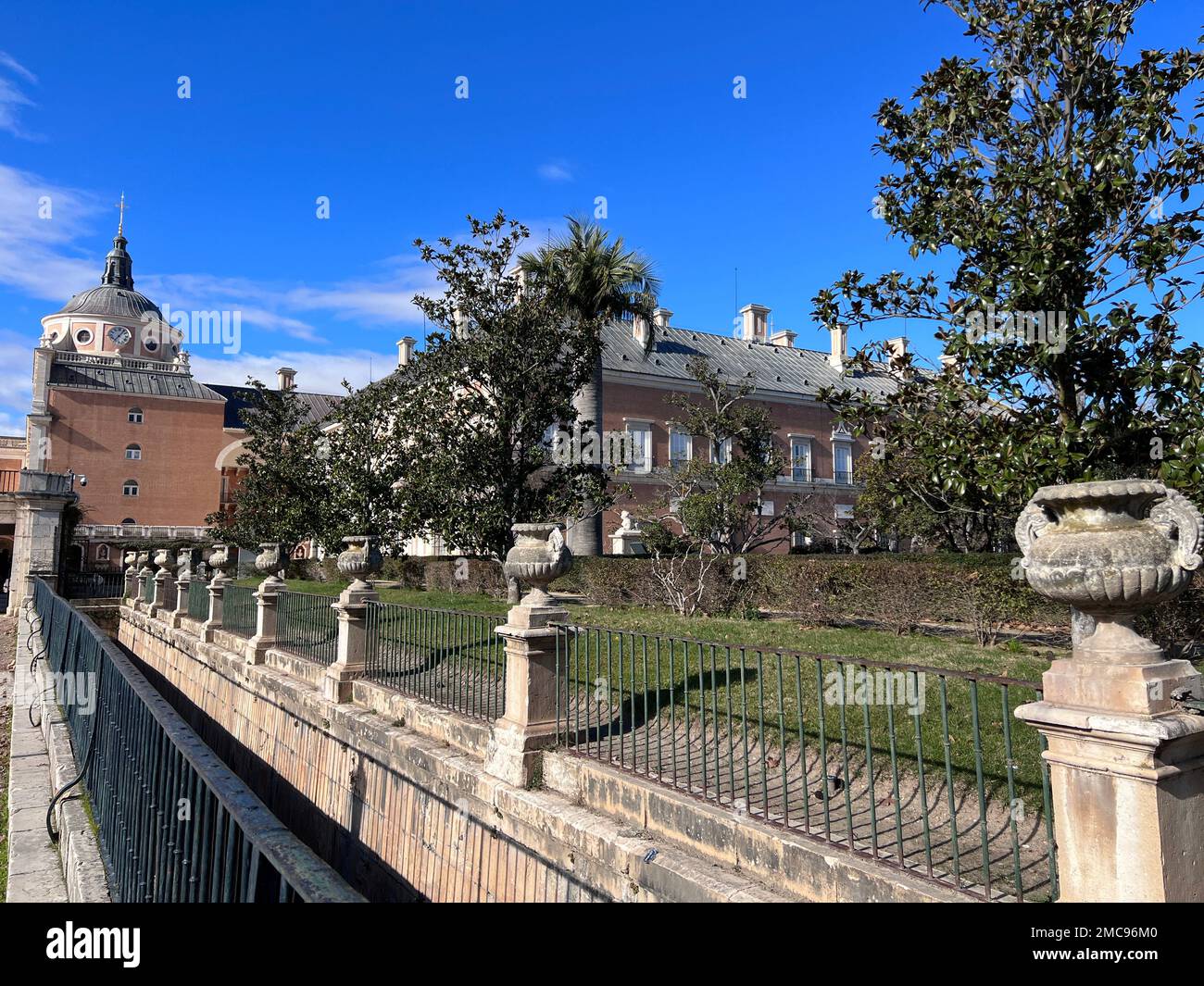 island gardens in the royal palace of Aranjuez Stock Photo - Alamy