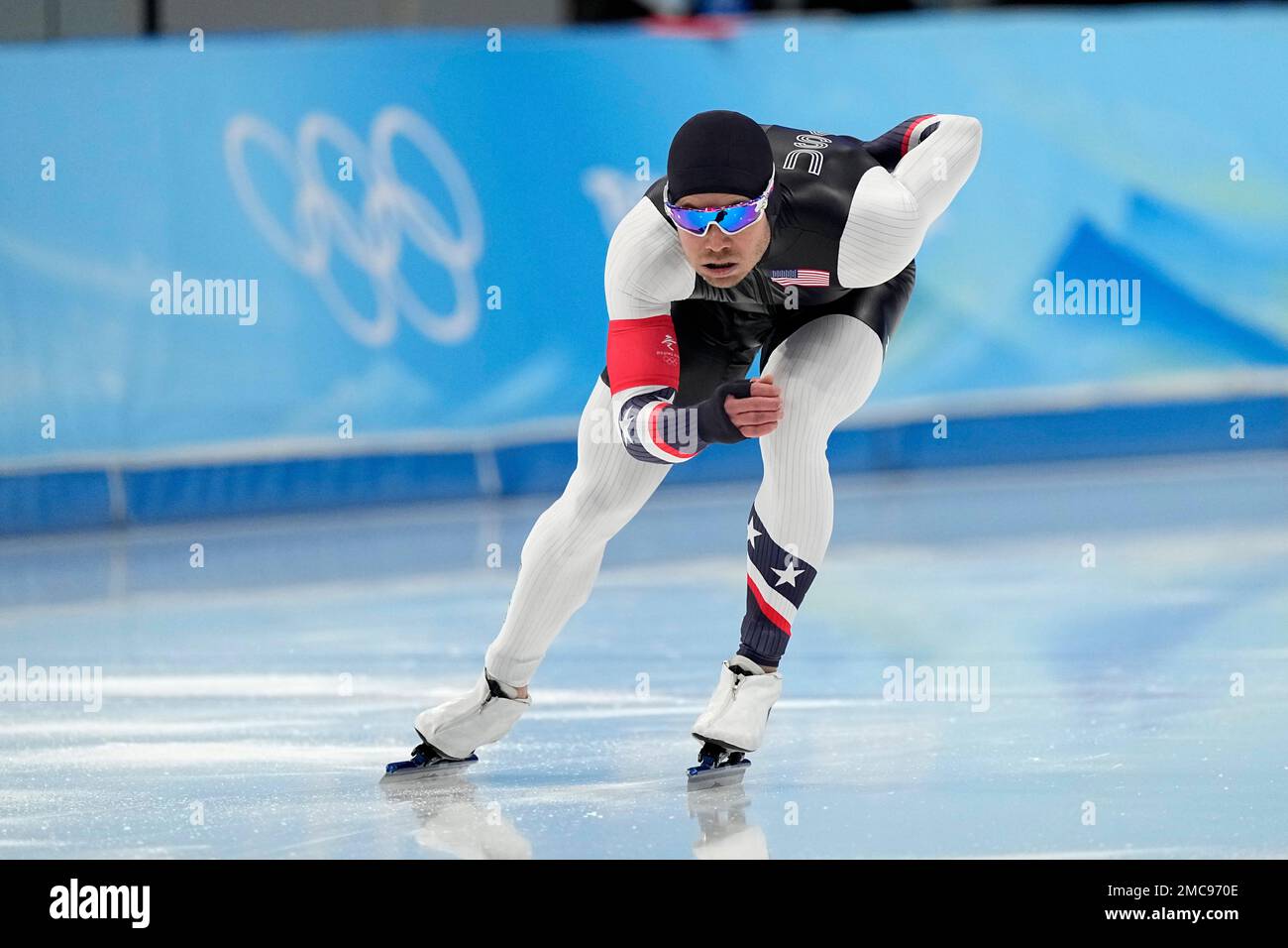 Joey Mantia of the United States competes in the men's speedskating ...