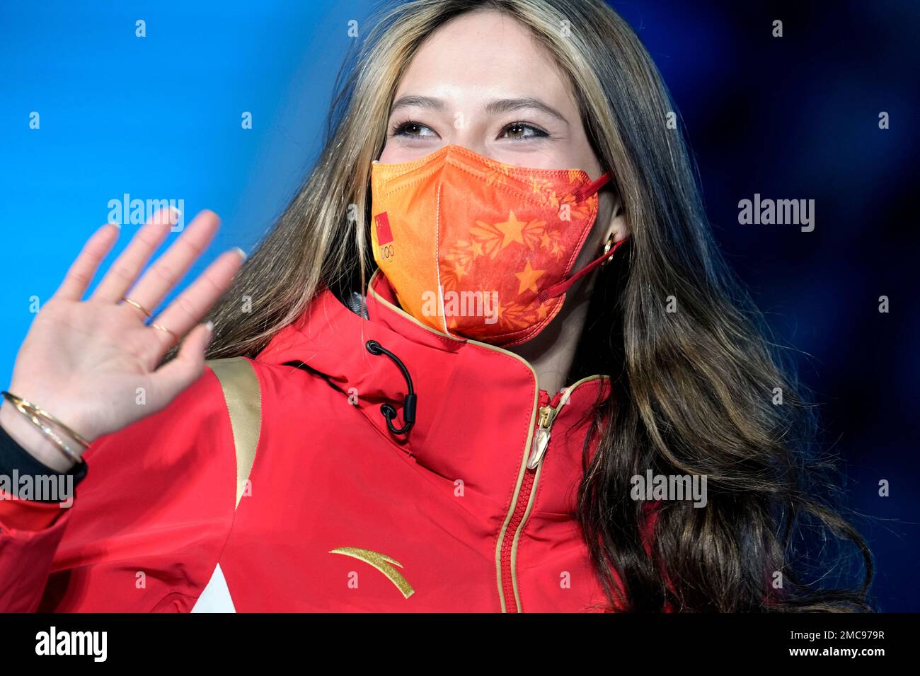 Gold medalist Eileen Gu of China waves as she arrives for the medal ...