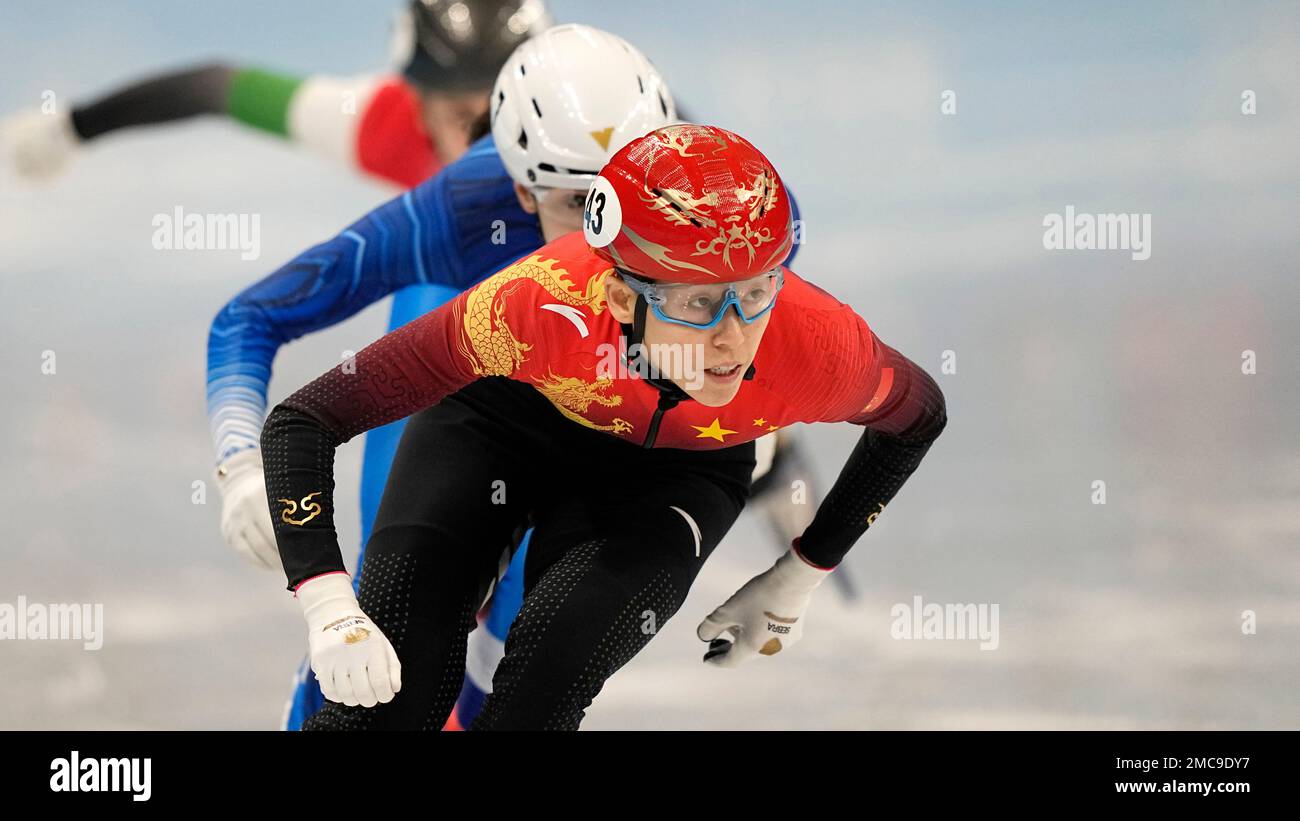 Fan Kexin of China, races in her heat of the women's 500-meter during ...
