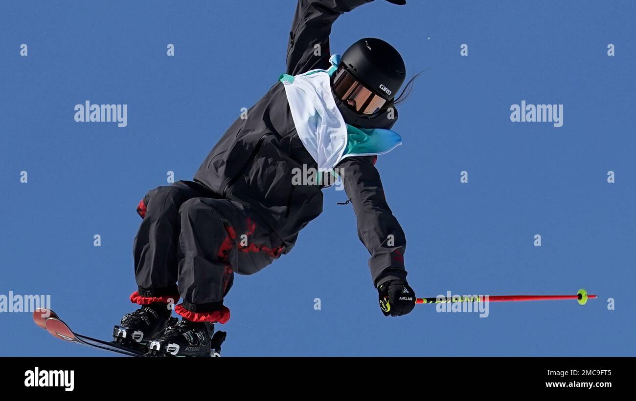 Megan Oldham of Canada competes during the women's freestyle skiing Big ...