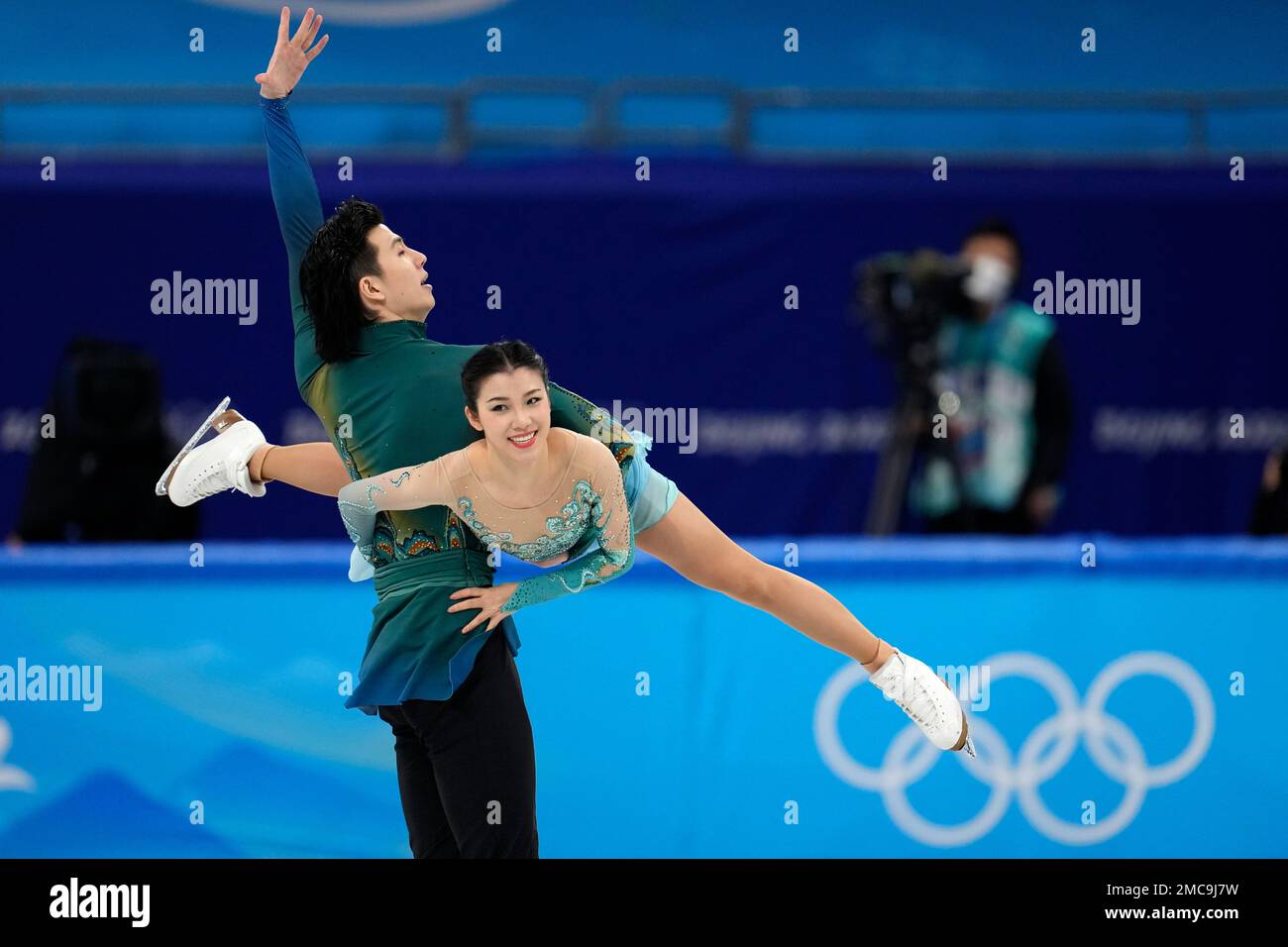 Wang Shiyue and Liu Xinyu, of China, compete in the team ice dance ...