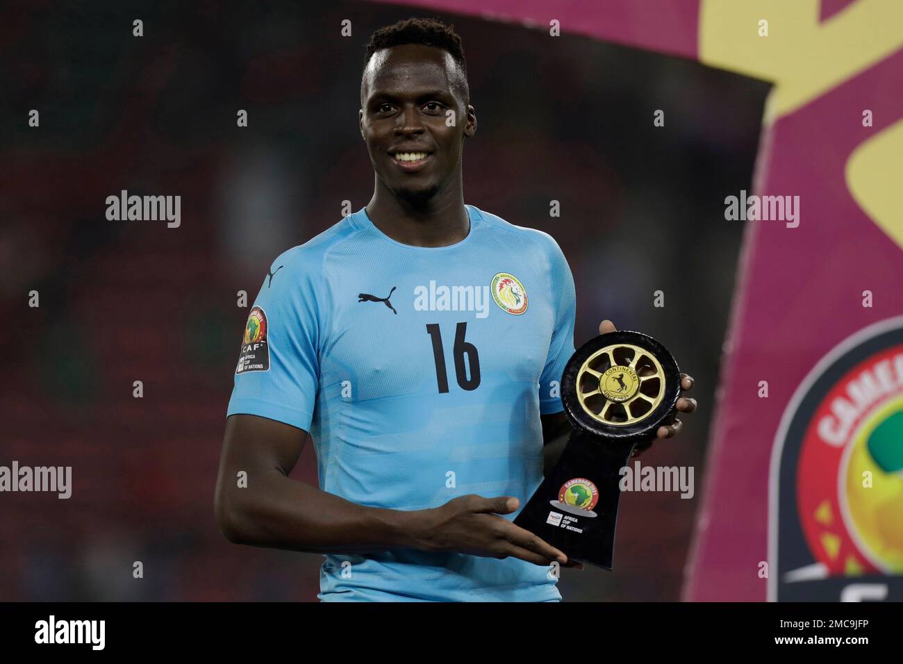Senegal's goalkeeper Edouard Mendy poses with his best goalkeeper of ...