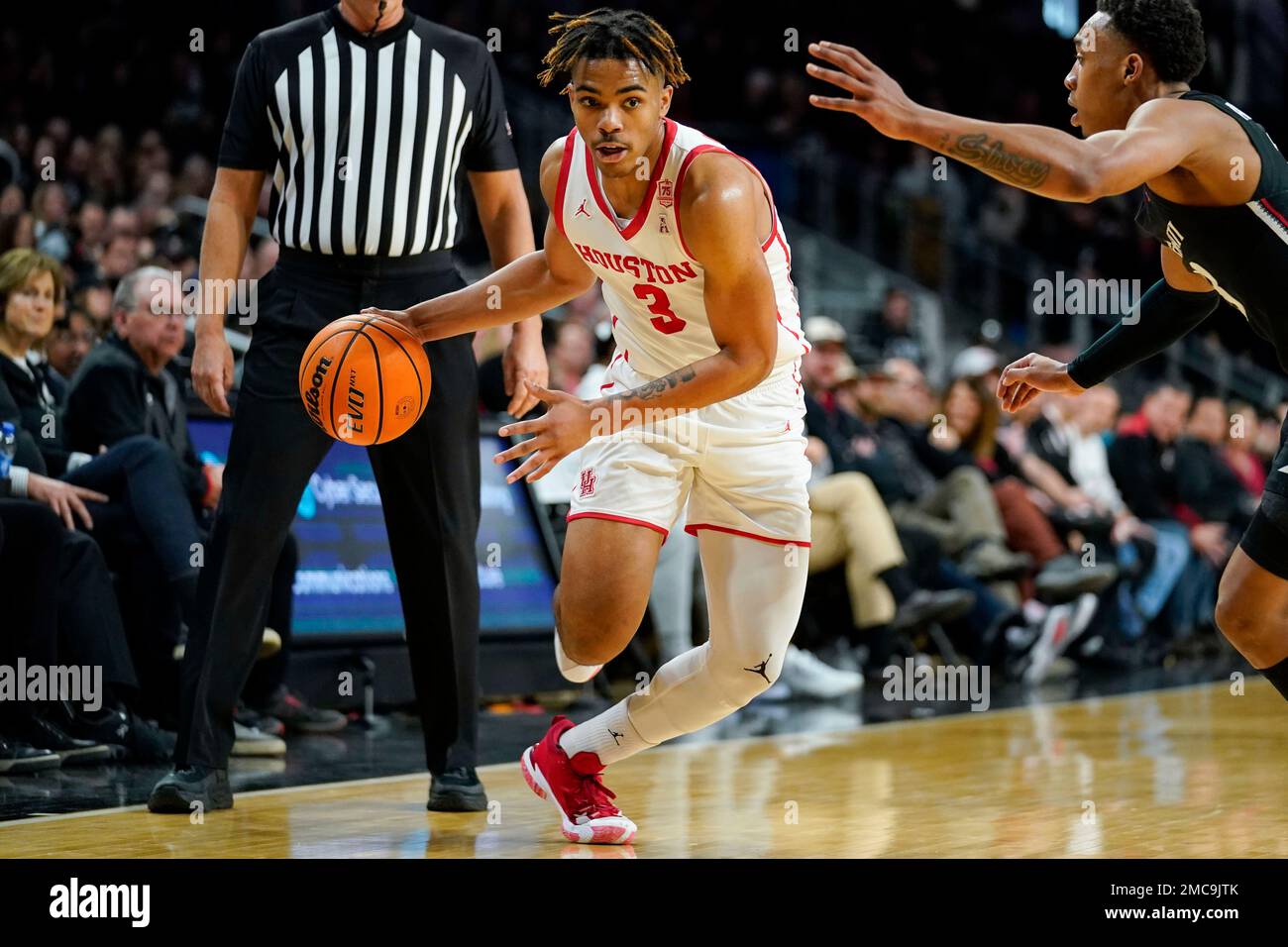 Houston guard Ramon Walker Jr. (3) dibbles past Cincinnati's Mika Adams ...