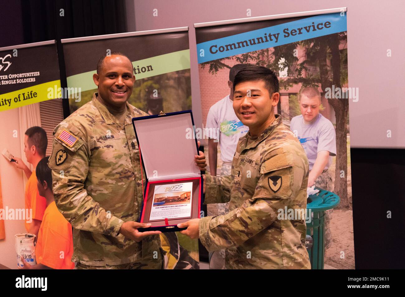 U.S. Army Command Sgt. Maj. Benjamin Lemon (left), the U.S. Army ...