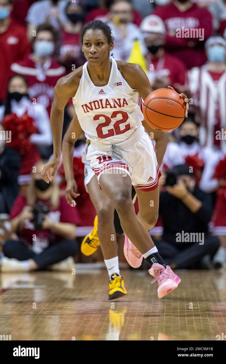 Indiana guard Chloe Moore-McNeil (22) brings the ball up court during ...