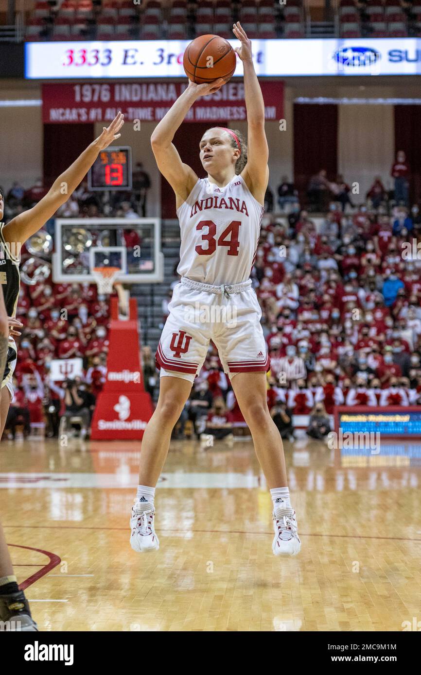 Indiana guard Grace Berger (34) shoots during an NCAA college ...