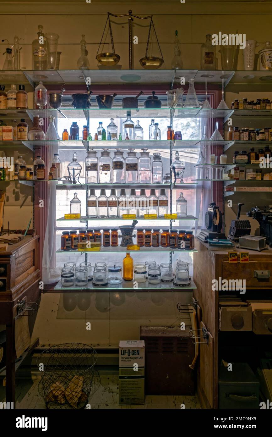 Bottles in window of chemist hi-res stock photography and images - Alamy