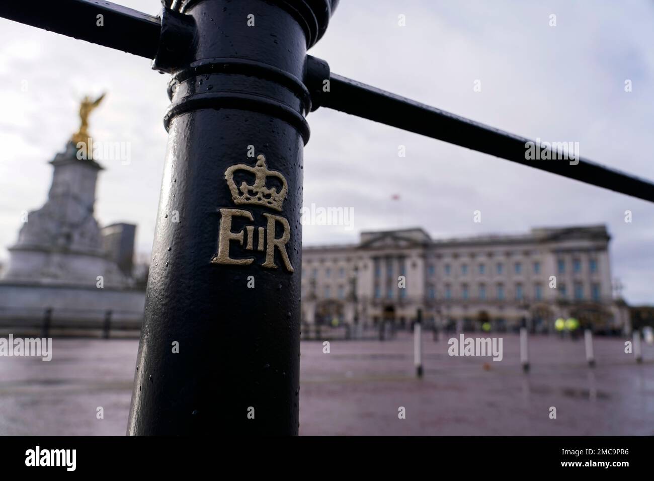 Queen Elizabeth's insignia is seen outside Buckingham Palace on the day ...