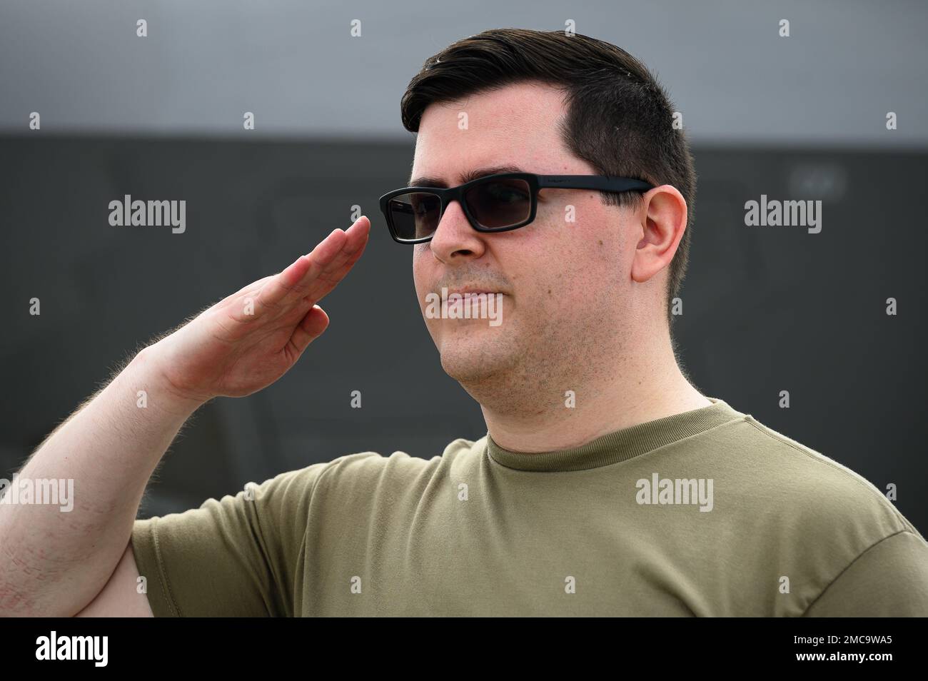 A U.S. Air Force crew chief assigned to the 356th Expeditionary Fighter ...