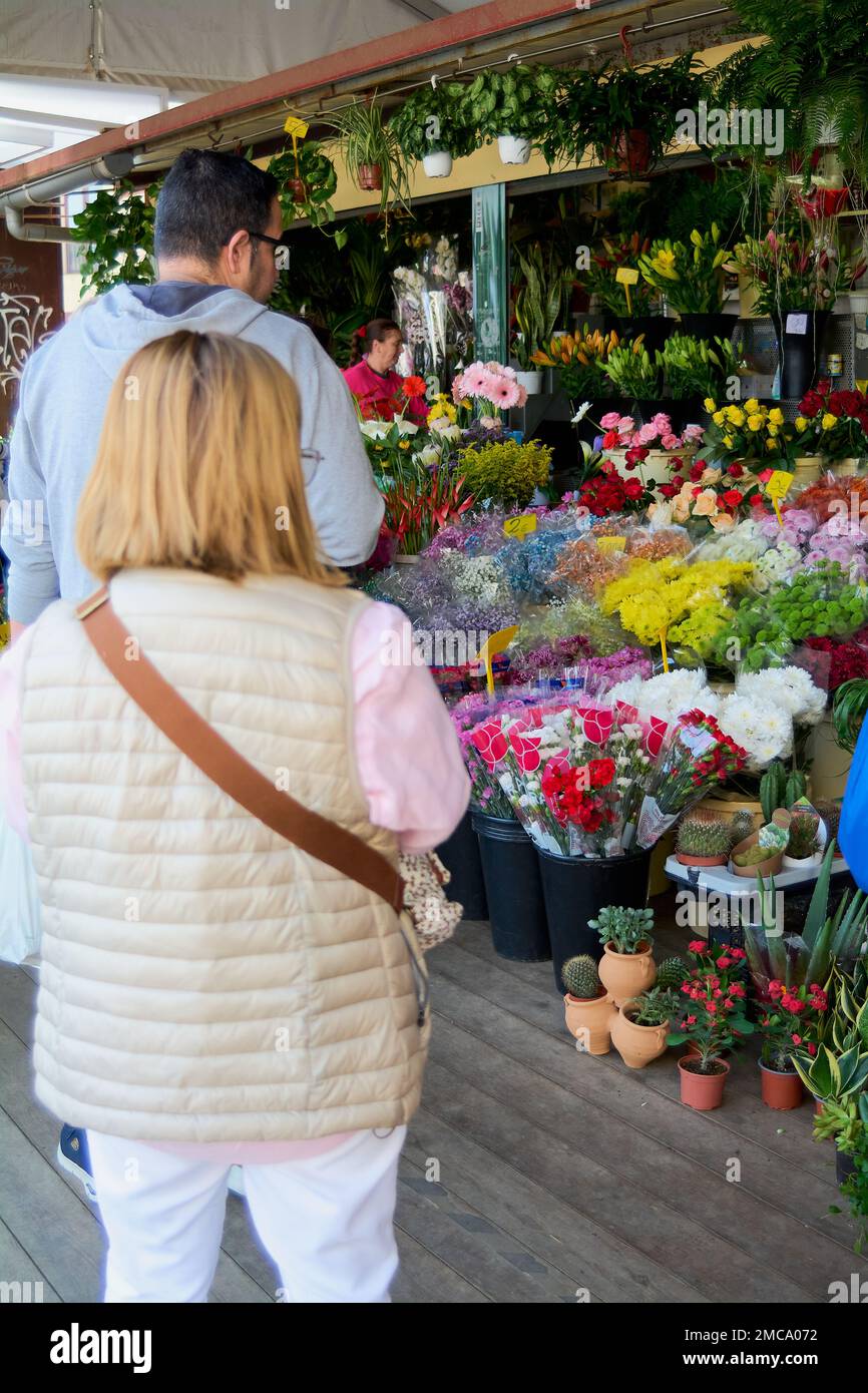 Man woman shopping plant flower hi-res stock photography and images - Alamy