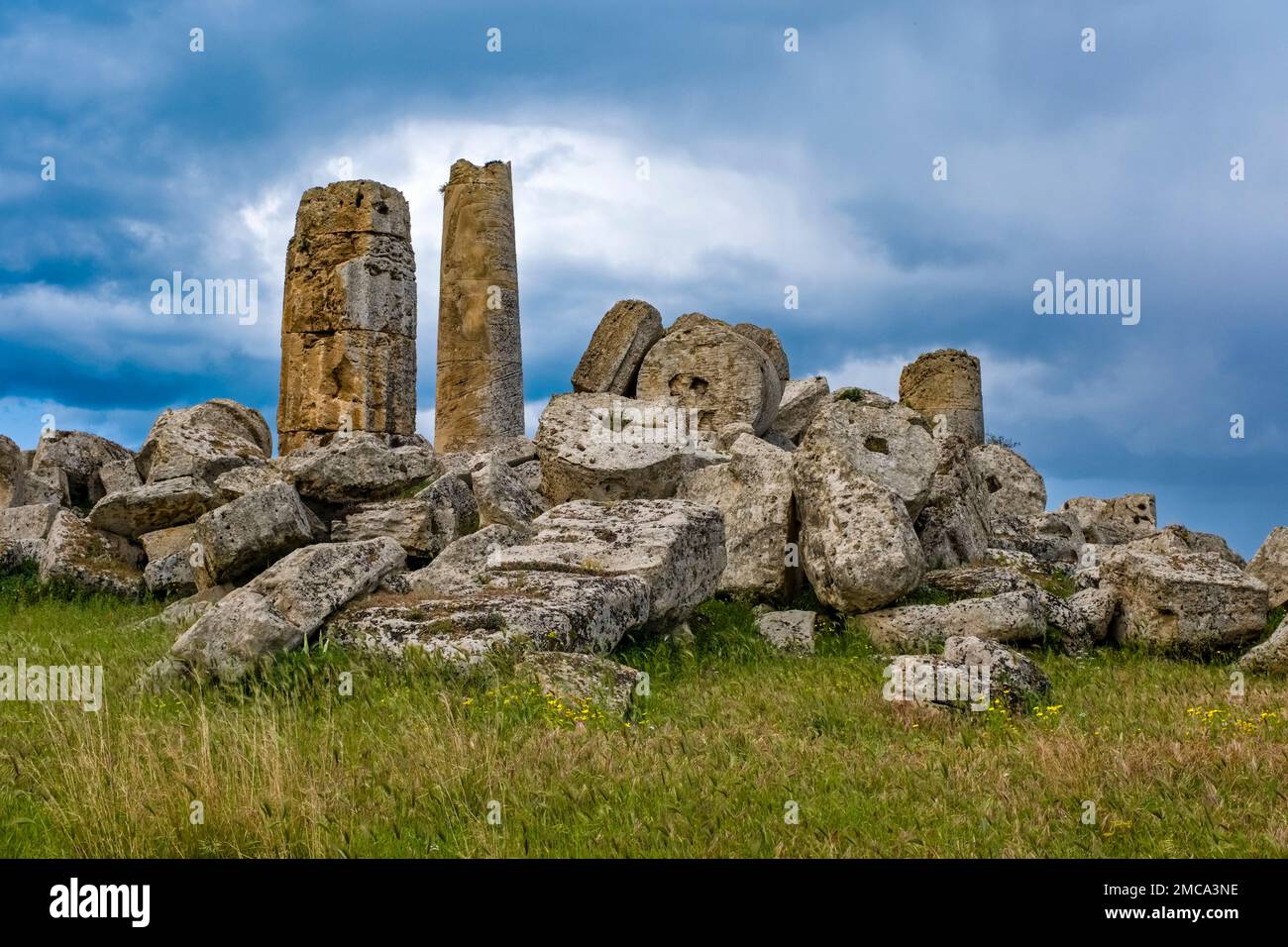 Ruins and columns of Tempio G in the archaeological site of Selinunte ...