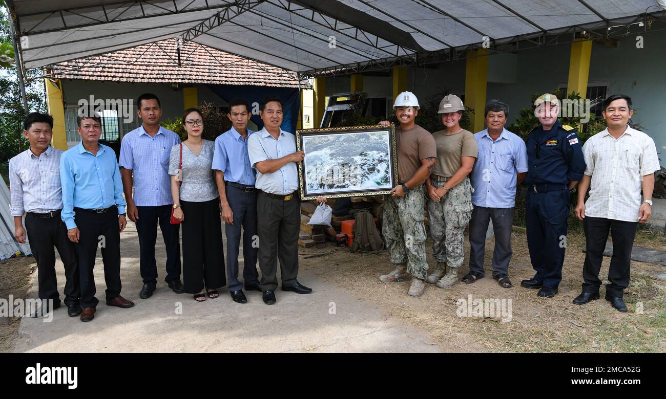 220628-N-NC885-1010 THANH HOA, VIETNAM (June 28, 2022) – British Royal ...