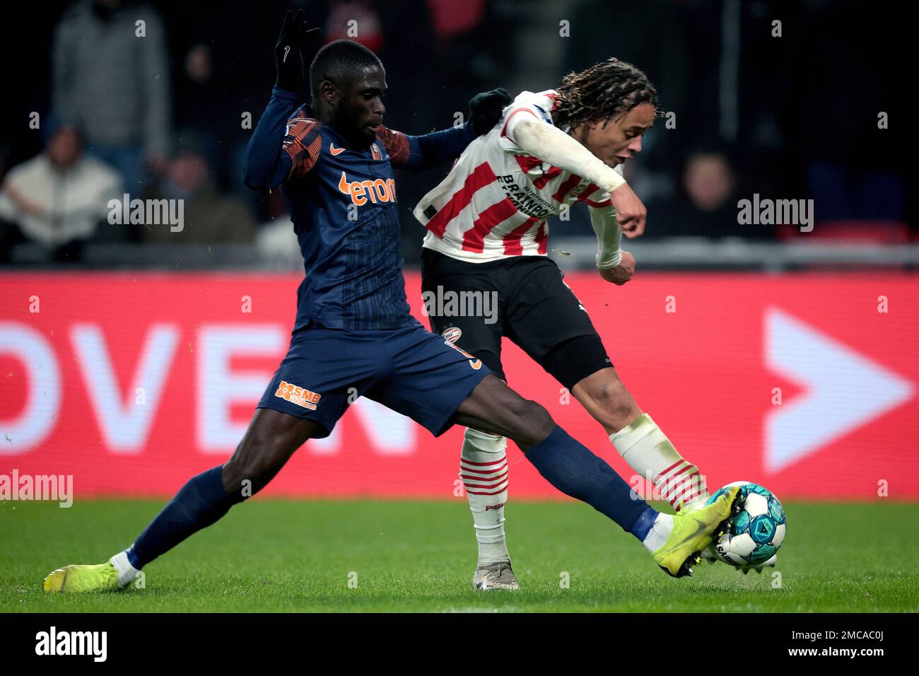EINDHOVEN - (lr) Carlens Arcus of Vitesse, Xavi Simons of PSV Eindhoven ...