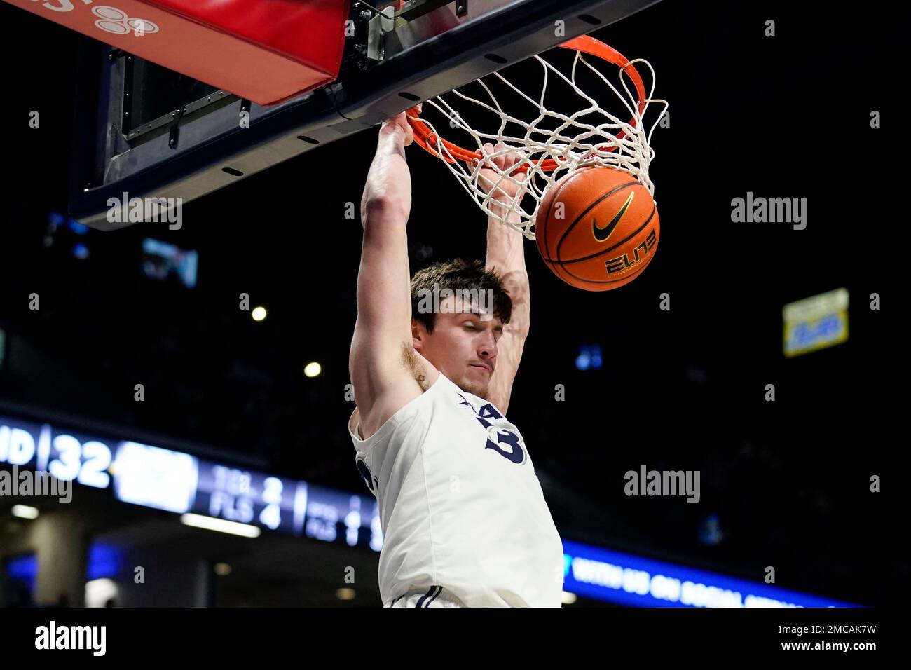 Xavier forward Zach Freemantle (32) scores during the second half of an ...