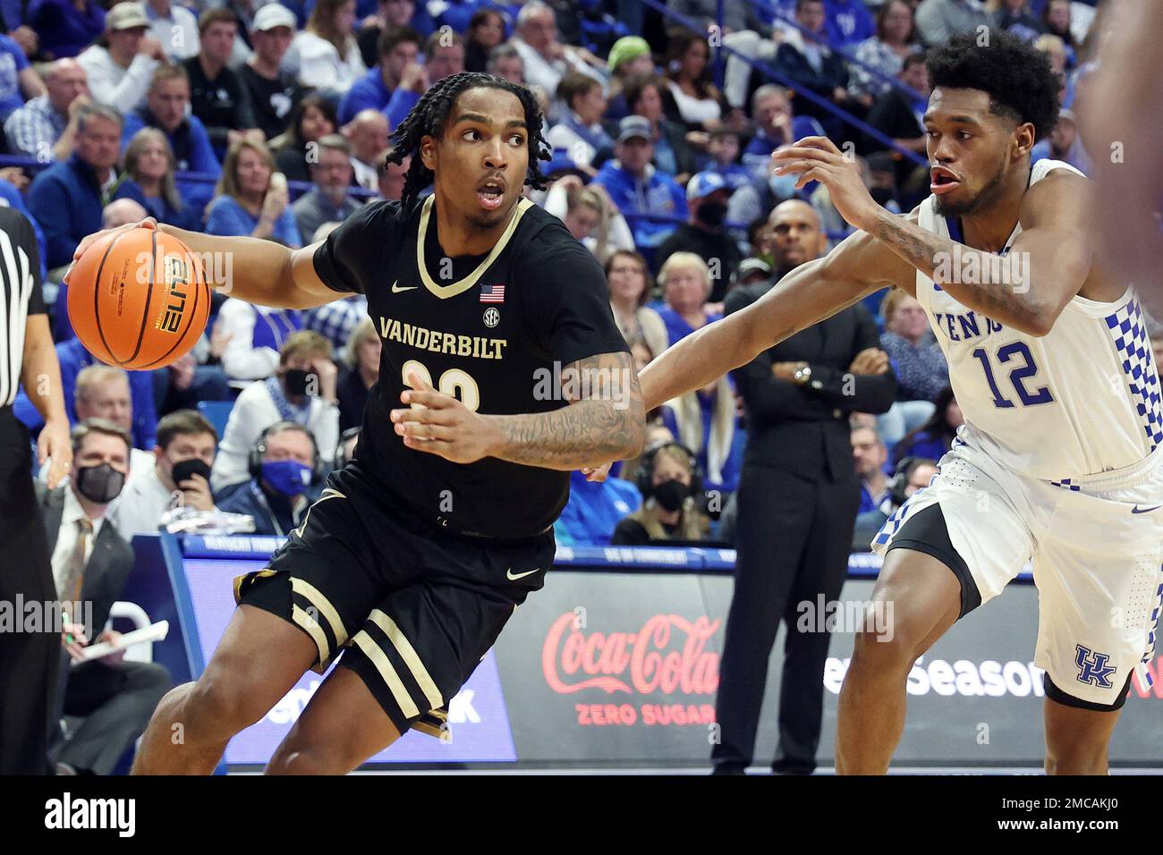 Vanderbilt's Jamaine Mann, left, drives while defended by Kentucky's ...
