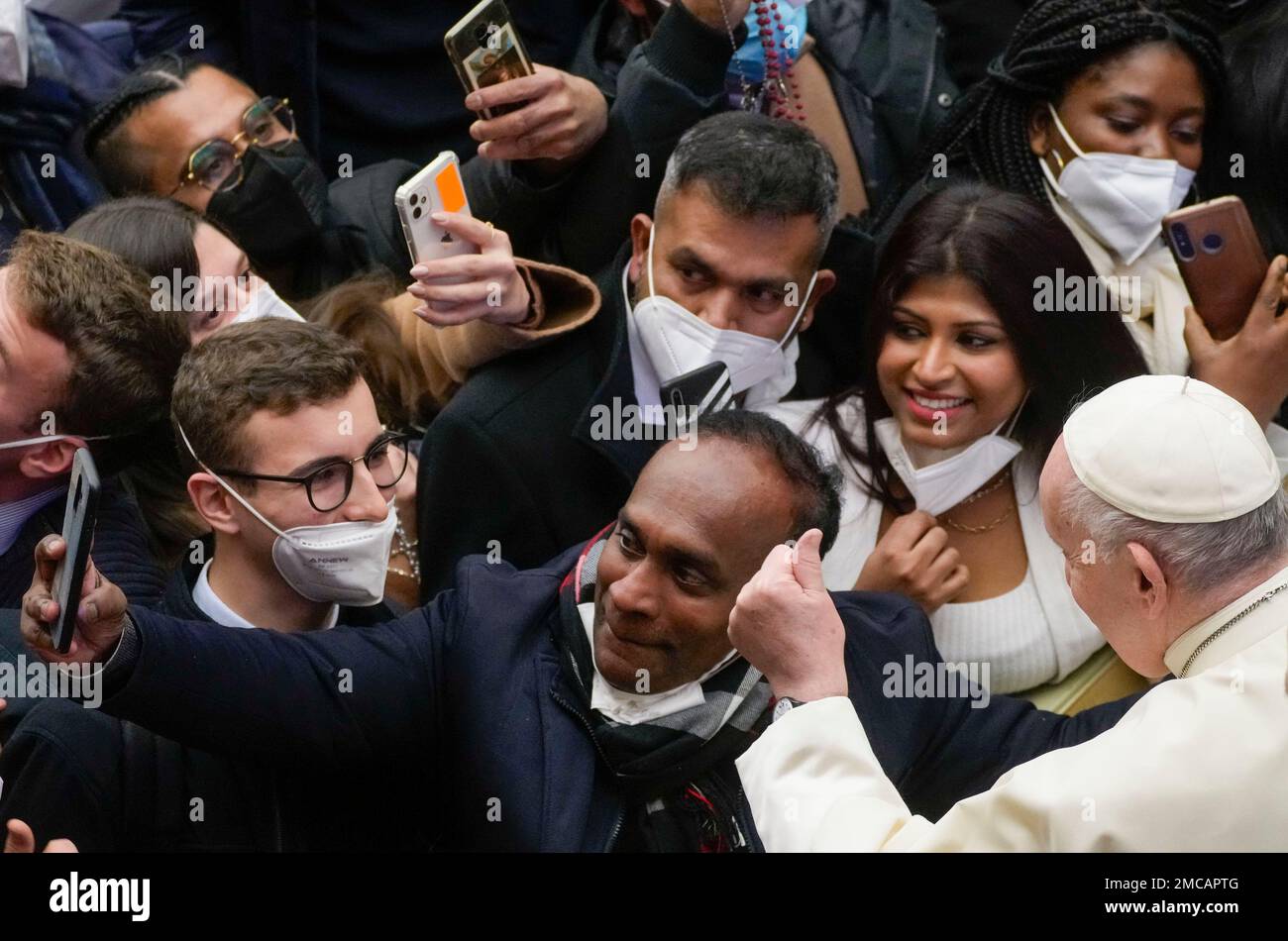 Pope Francis gives thumbs up to cheering faithful as he leaves at the ...