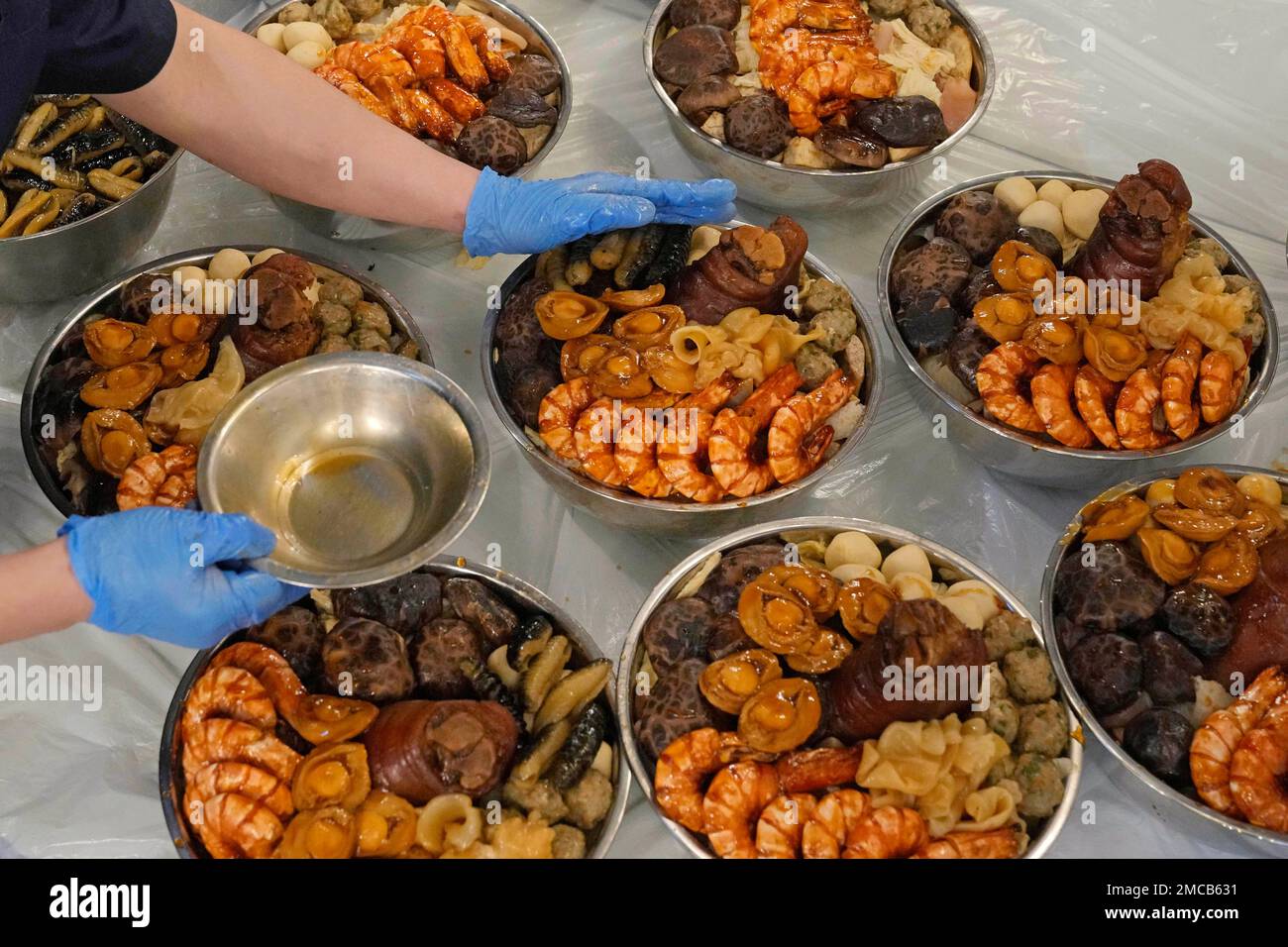 Chef Fong Wah-yat prepares the "Poon Choi" dish at the RenRen Heping ...