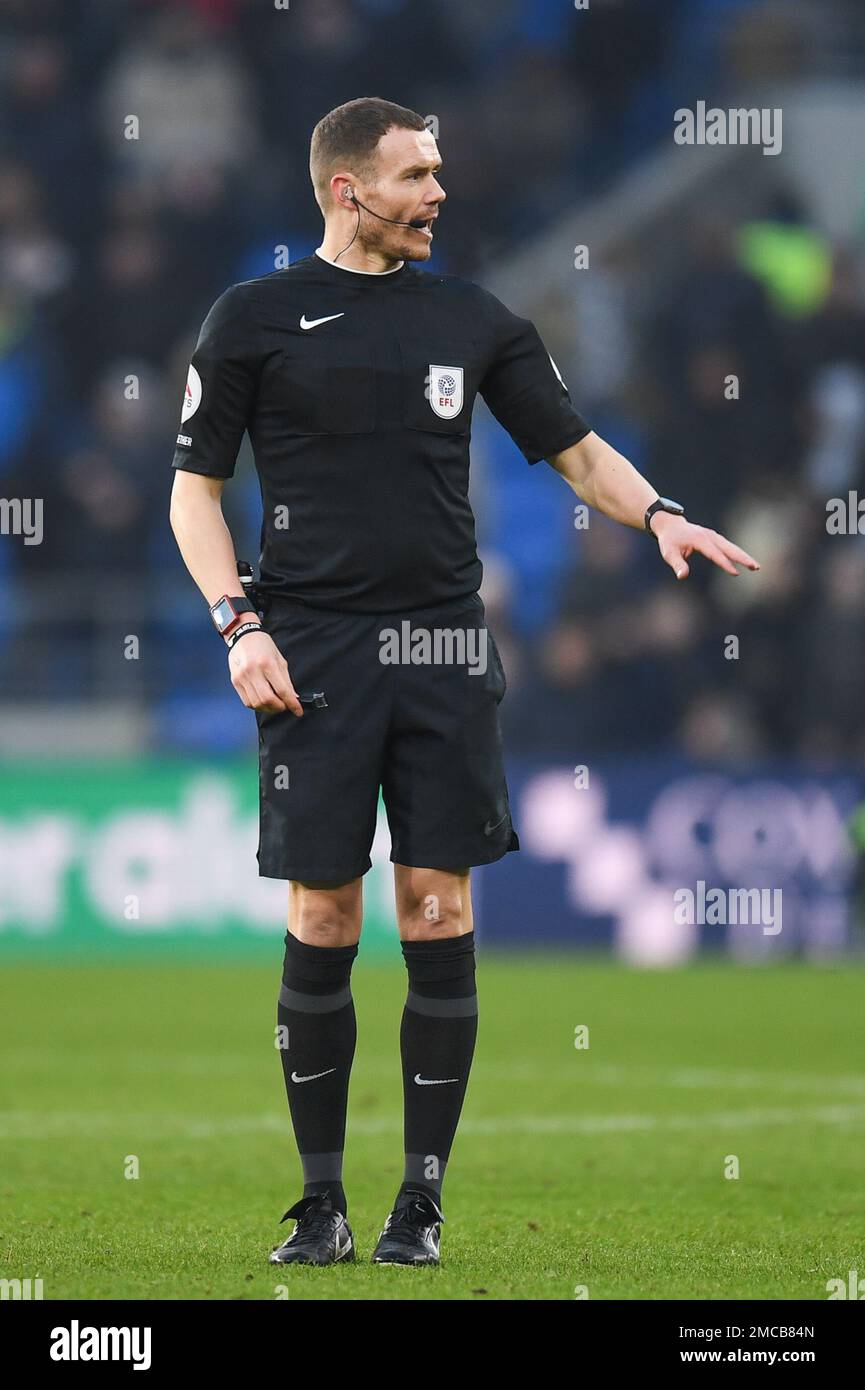 Referee leigh doughty hi-res stock photography and images - Alamy