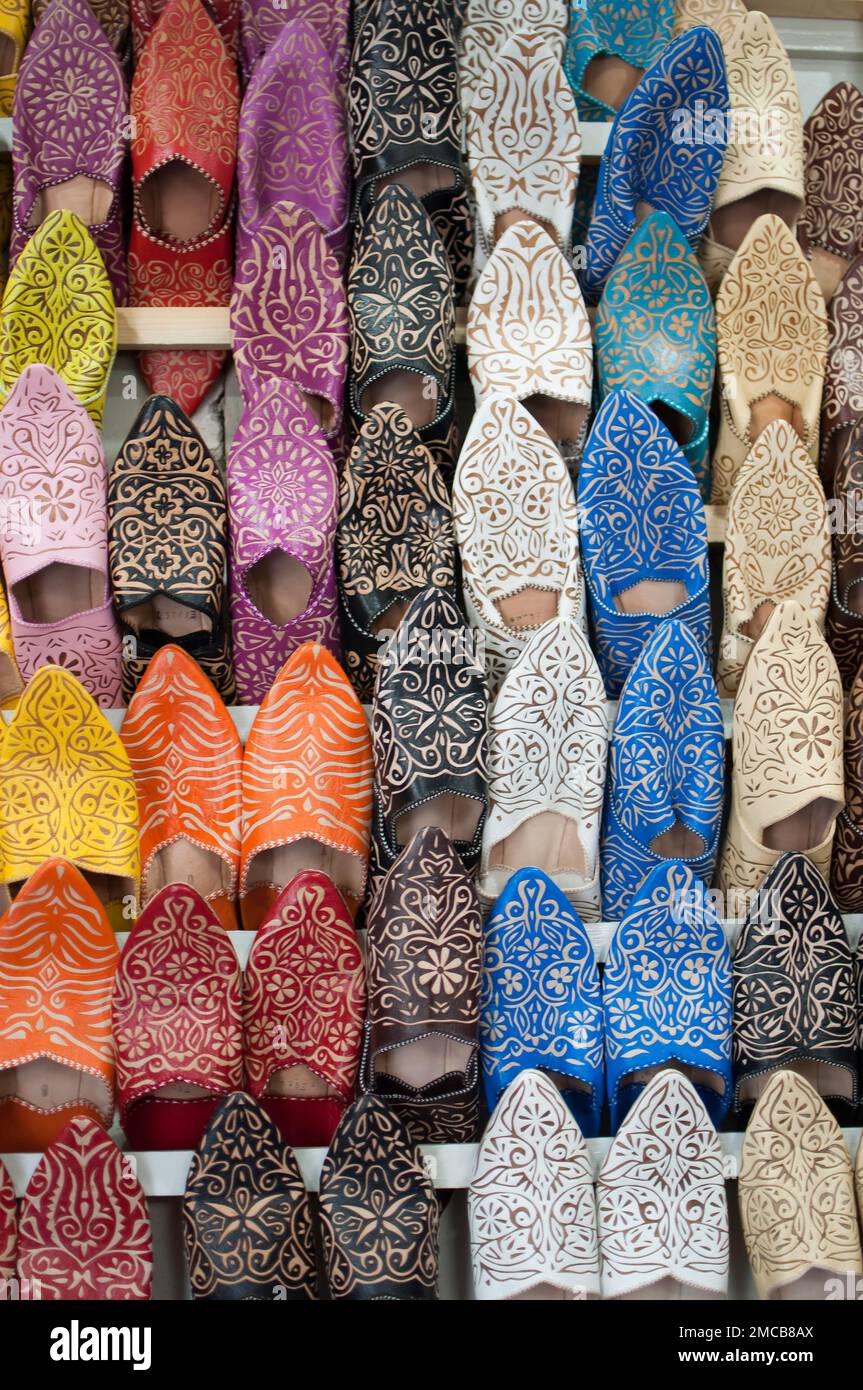 Traditional multicolored morocan slippers, babouche, in a street market ...