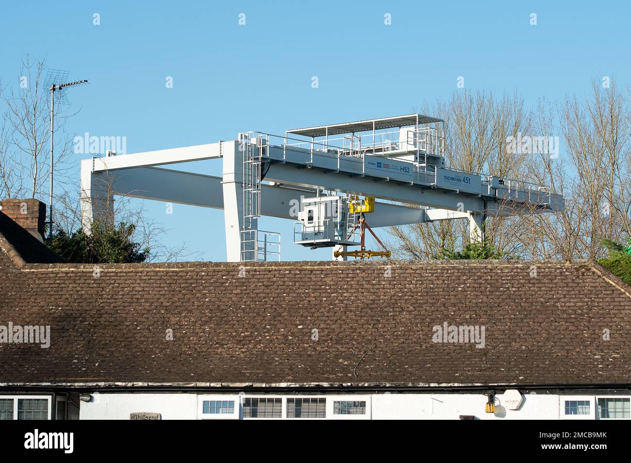 West Ruislip, UK. 21st January, 2023. A huge 45 tonne crane at the HS2 ...