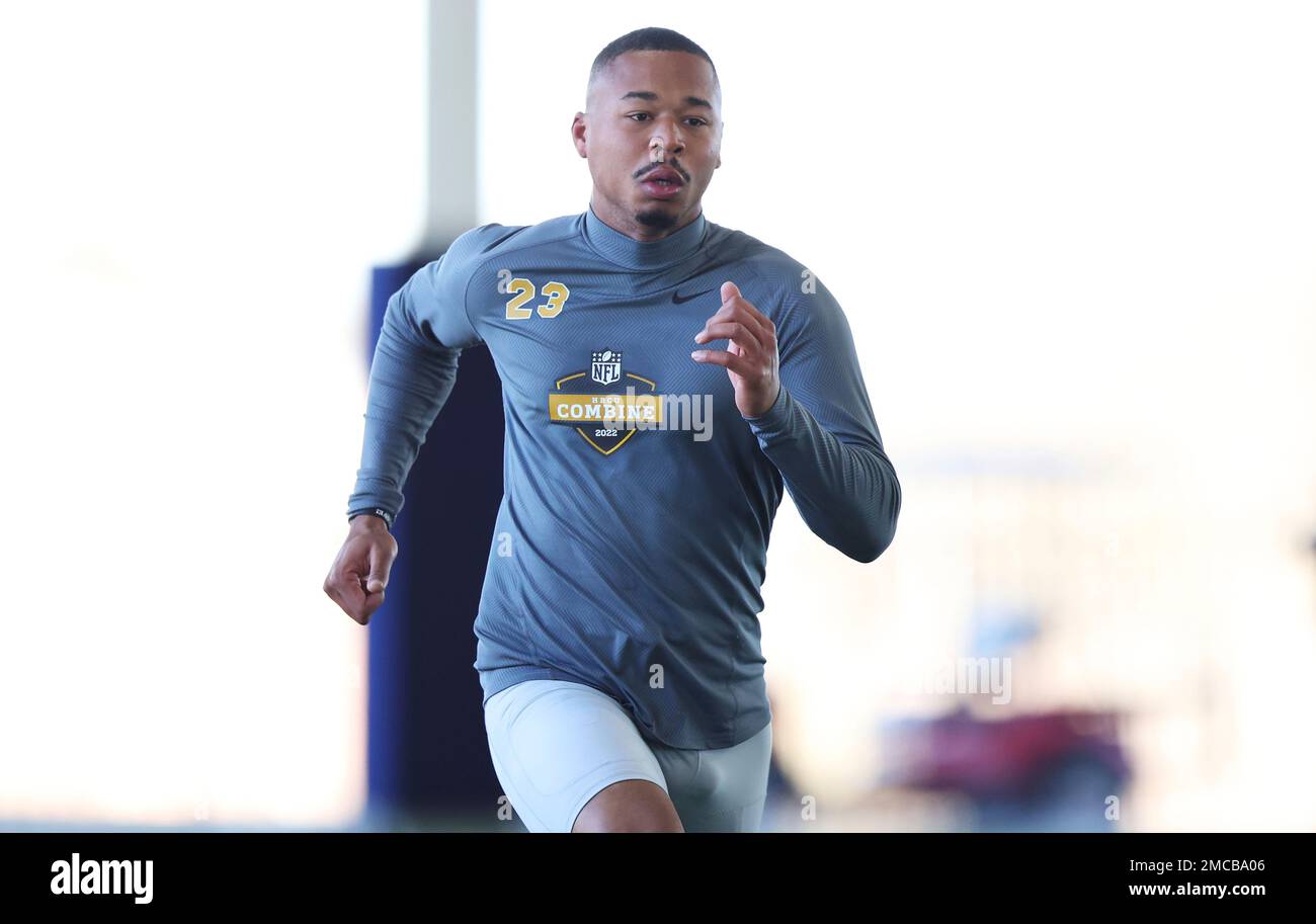 Hampton quarterback Jett Duffey runs the 40-yard dash at the NFL HBCU ...