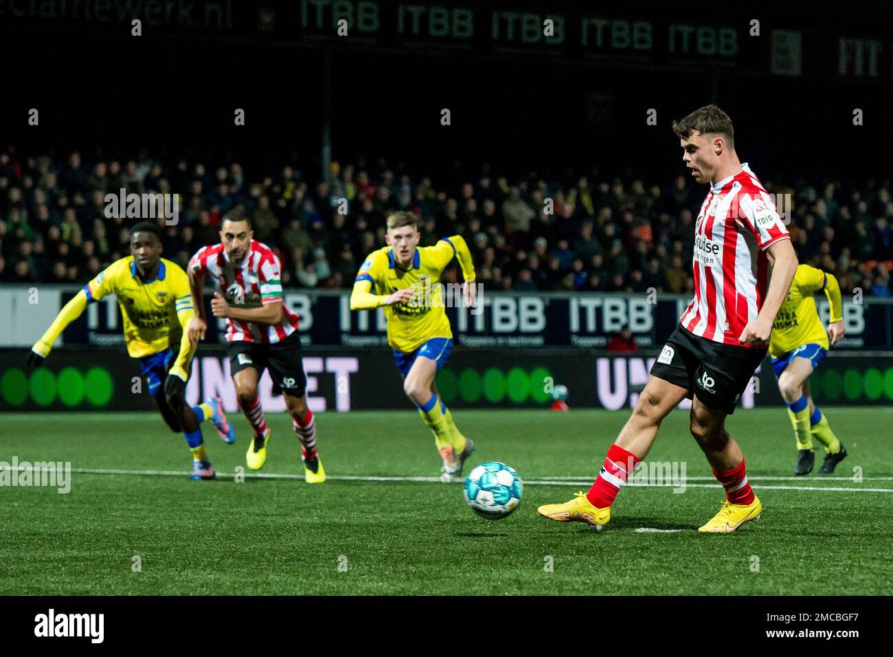EEUWARDEN - (r) Vito van Crooij of Sparta Rotterdam scores the 0-3 ...