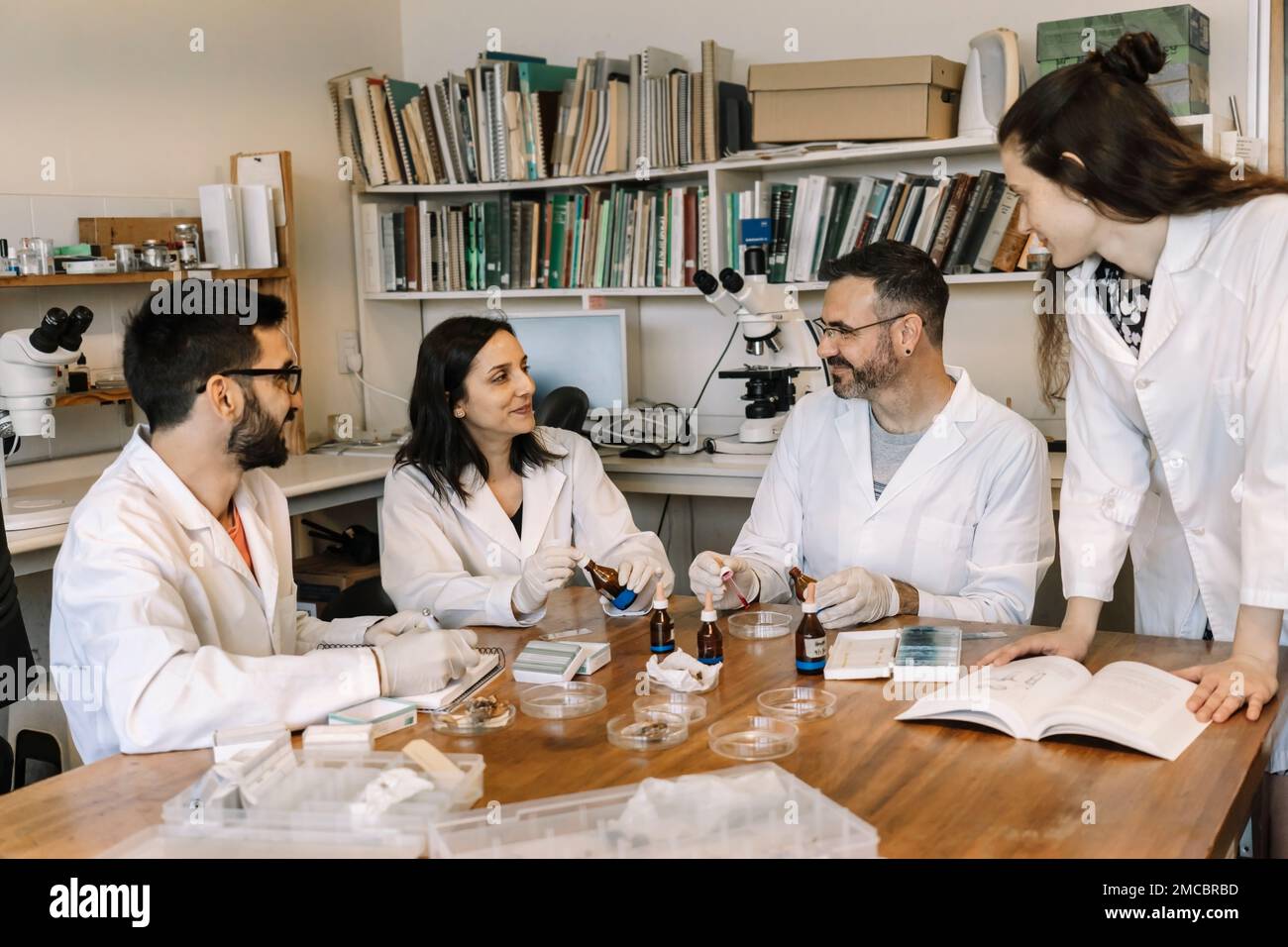 Biologists scientists hi-res stock photography and images - Alamy