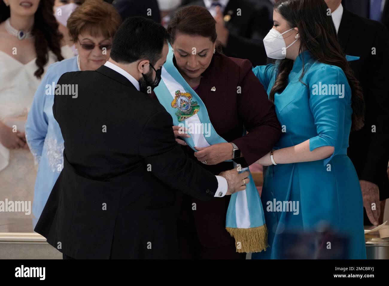 Xiomara Castro receives the presidential sash during her inauguration ...