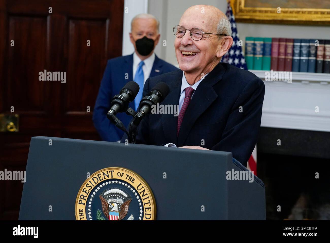 Supreme Court Associate Justice Stephen Breyer announces his retirement ...