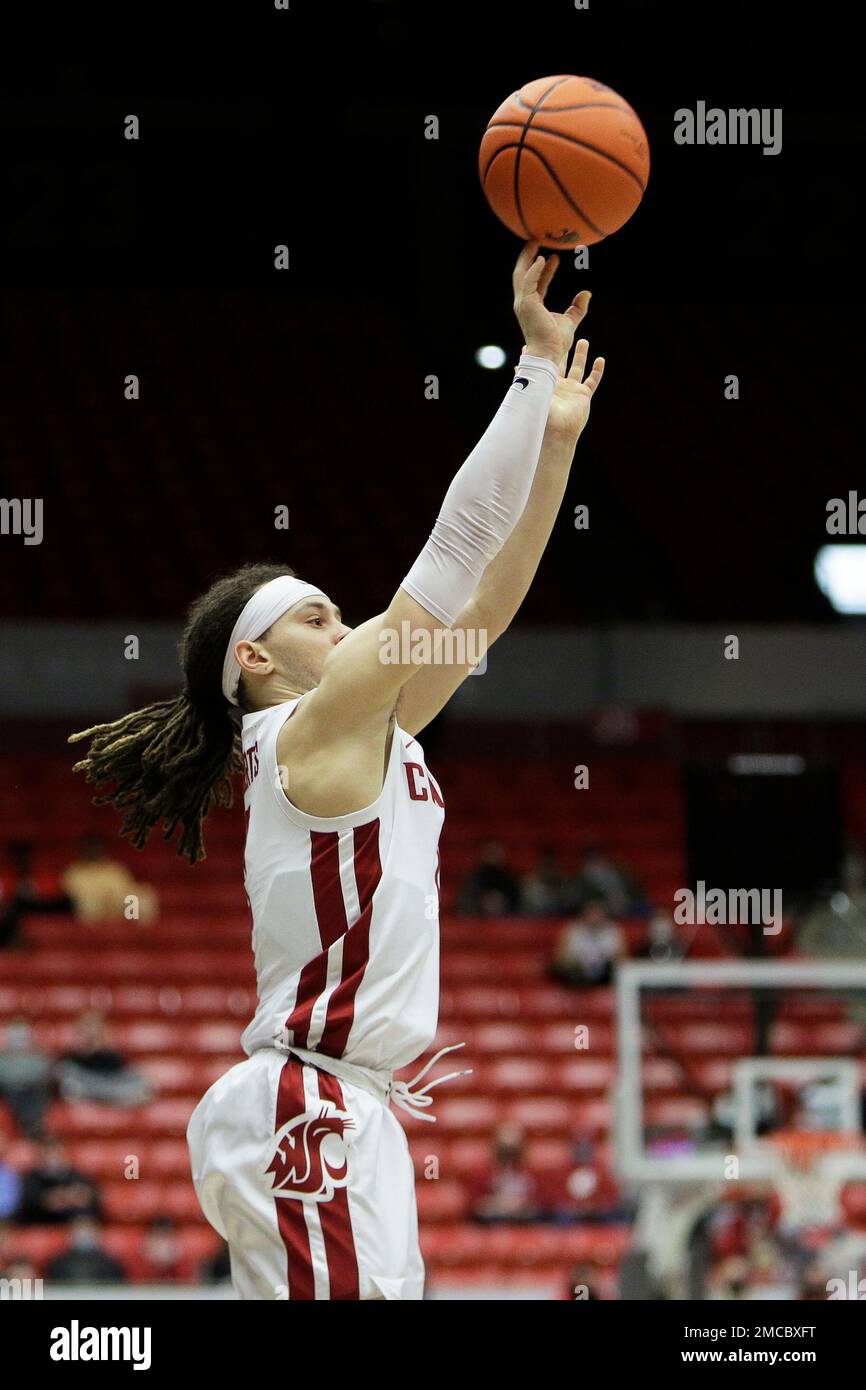 Washington State guard Tyrell Roberts shoots during the second half of ...