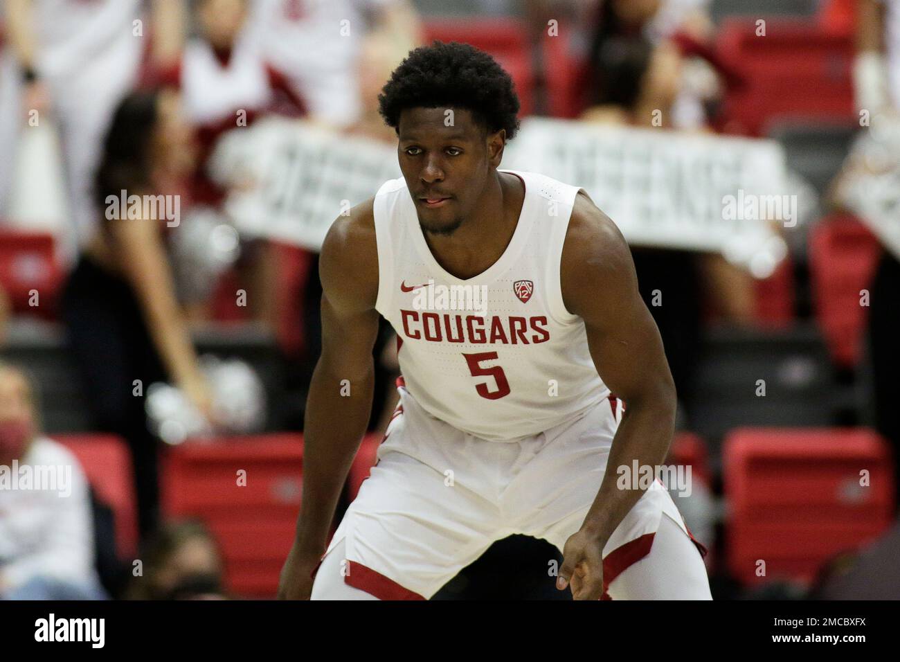 Washington State guard TJ Bamba defends during the second half of an ...