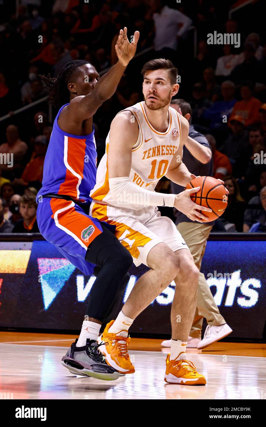 Tennessee forward John Fulkerson (10) looks to pass as he's defended by ...