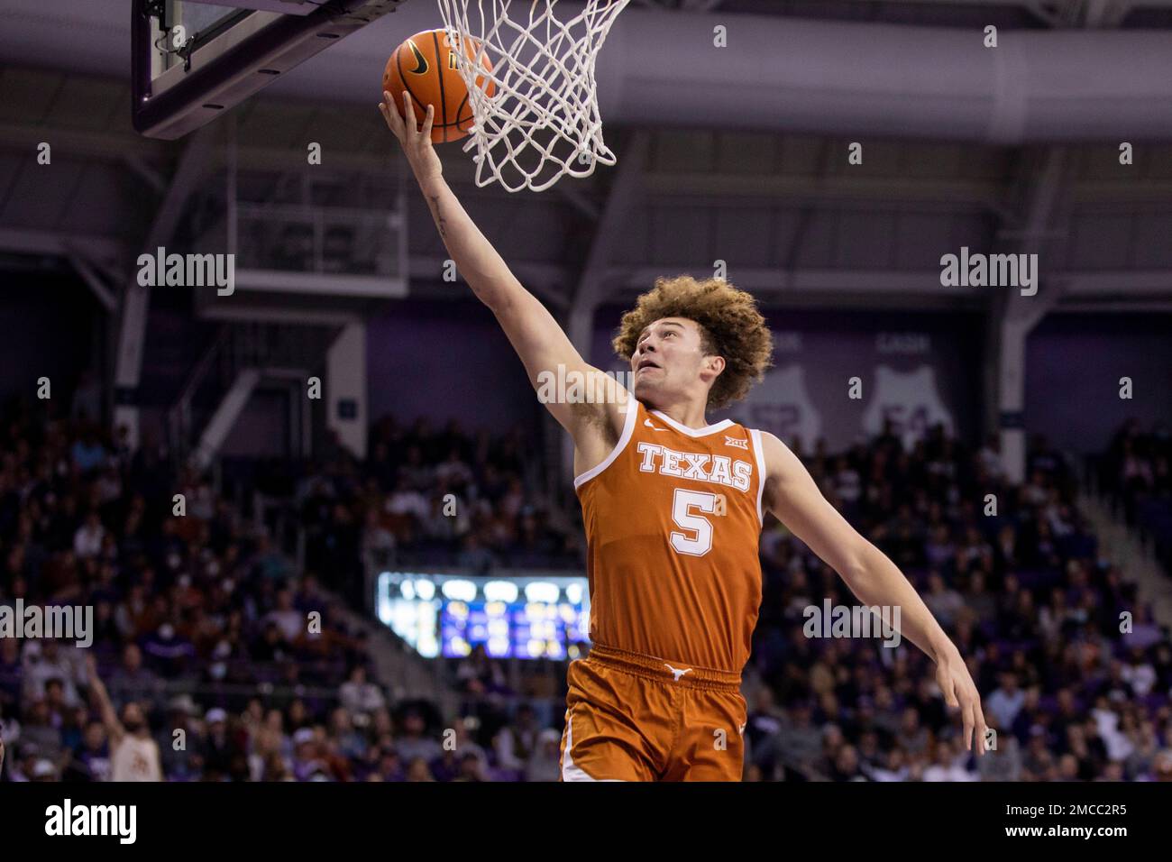Texas guard Devin Askew (5) scores against in the second half of an ...