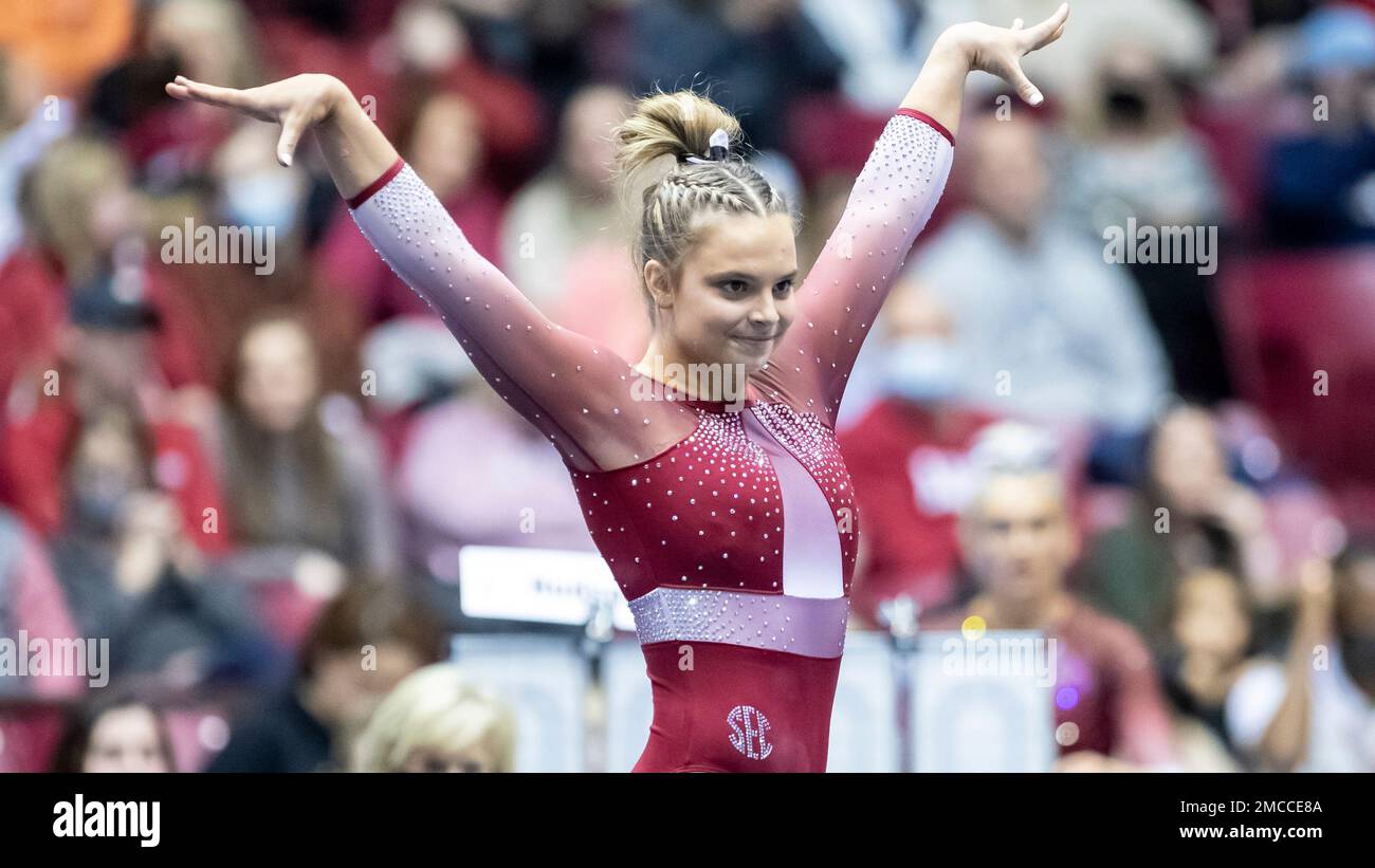 Alabama gymnast Lilly Hudson competes on the floor during an NCAA ...