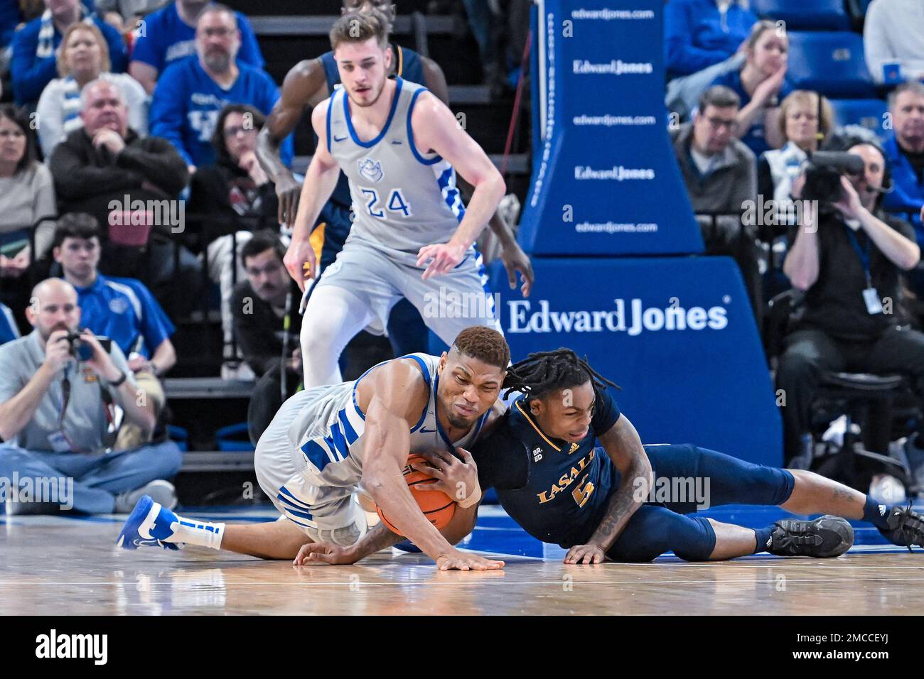 JANUARY 21, 2023: Saint Louis Billikens forward Francis Okoro (5) and ...
