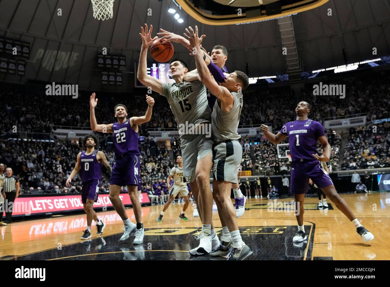 Purdue center Zach Edey (15) in action during an NCAA college ...