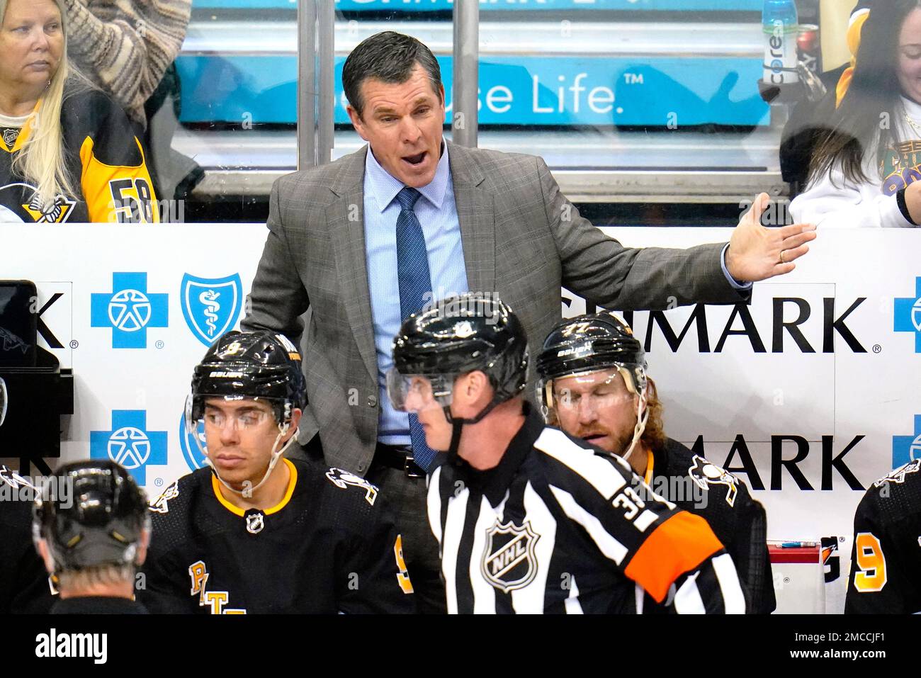 Pittsburgh Penguins head coach Mike Sullivan makes his point to referee Kevin Pollock (33 ...