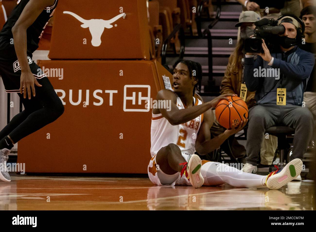 Texas guard Marcus Carr looks to pass during the first half of an NCAA ...