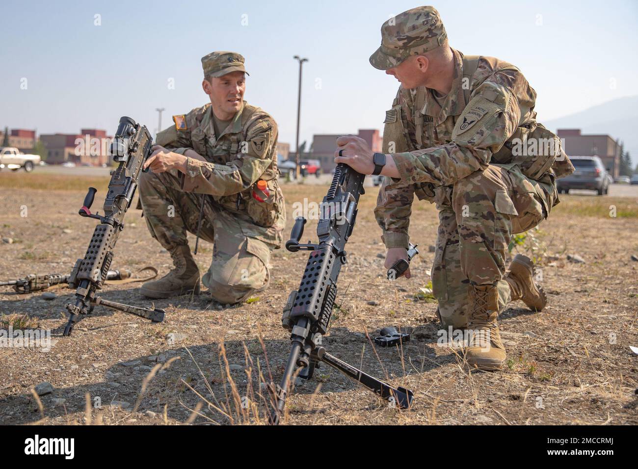 Spc. Mathew Elgie and Malcolm Tillman from 1st Battlion, 501 Parachute ...