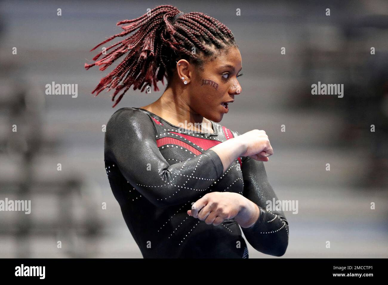 Denver's Lynnzee Brown performs the floor exercise during an NCAA ...