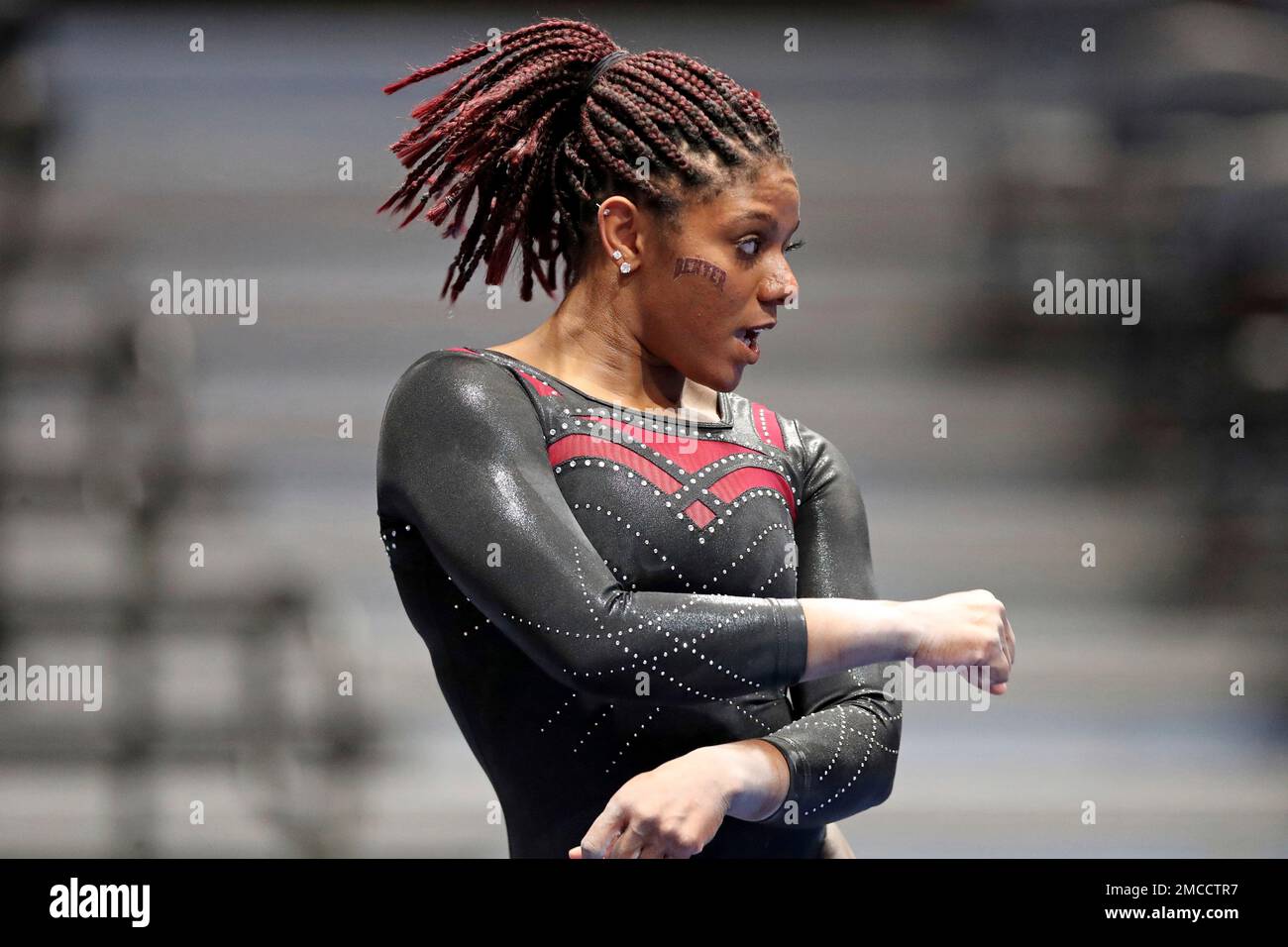 Denver's Lynnzee Brown performs the floor exercise during an NCAA ...