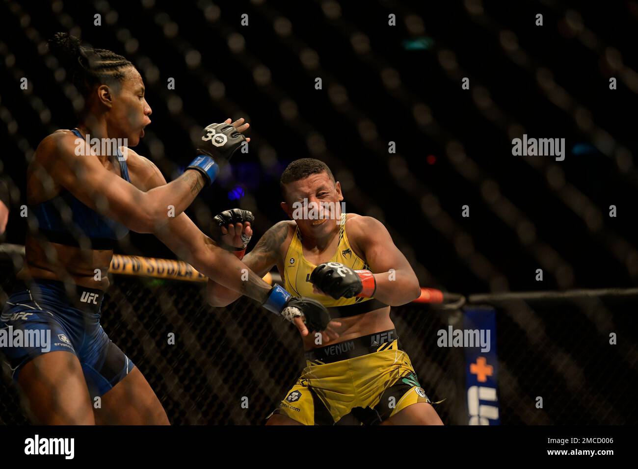 Rio De Janeiro, Brazil. 21st Jan, 2023. Josiane Nunes faces Zarah Fairn ...
