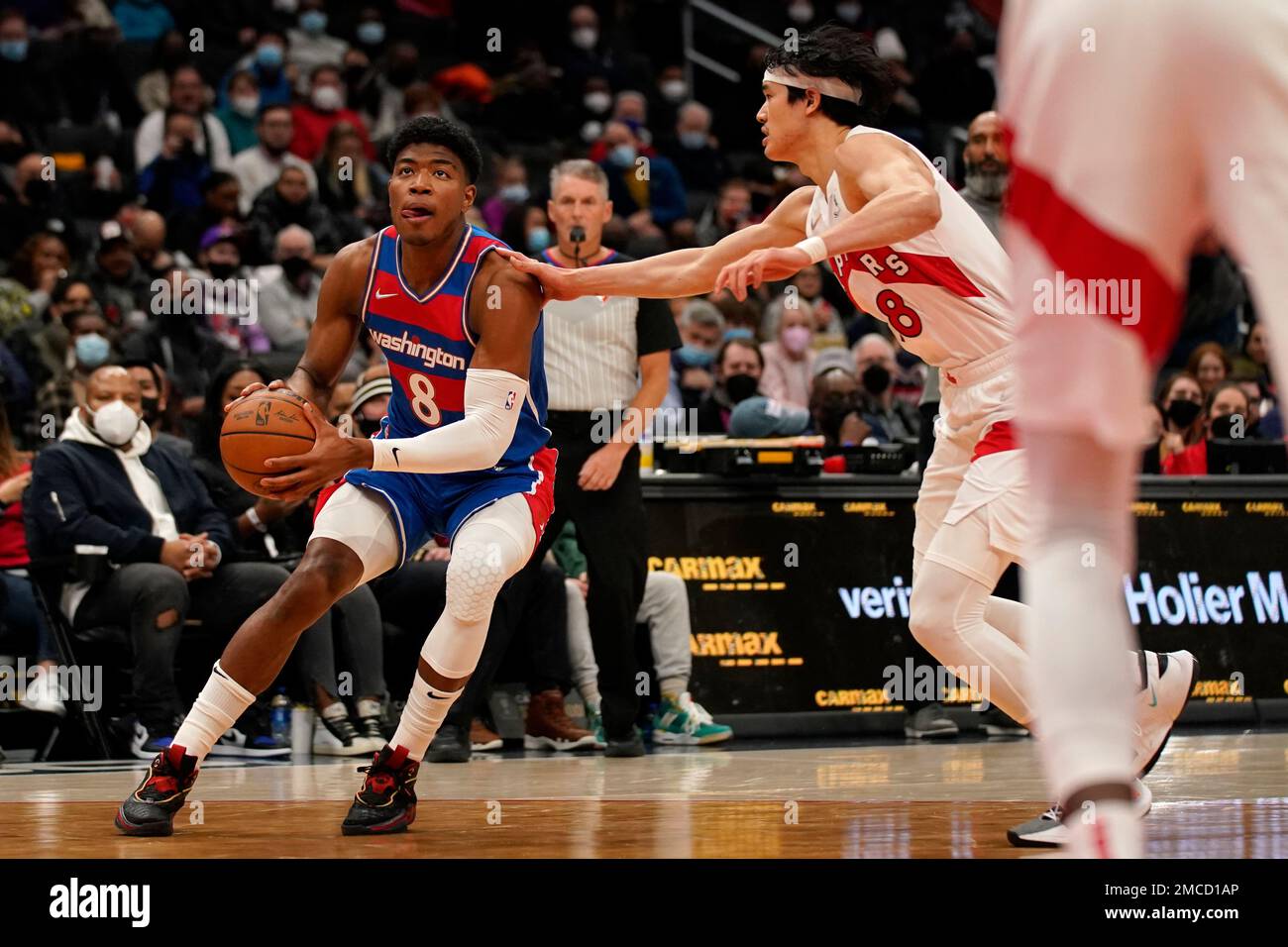 Toronto Raptors forward Yuta Watanabe, right, defends Washington ...